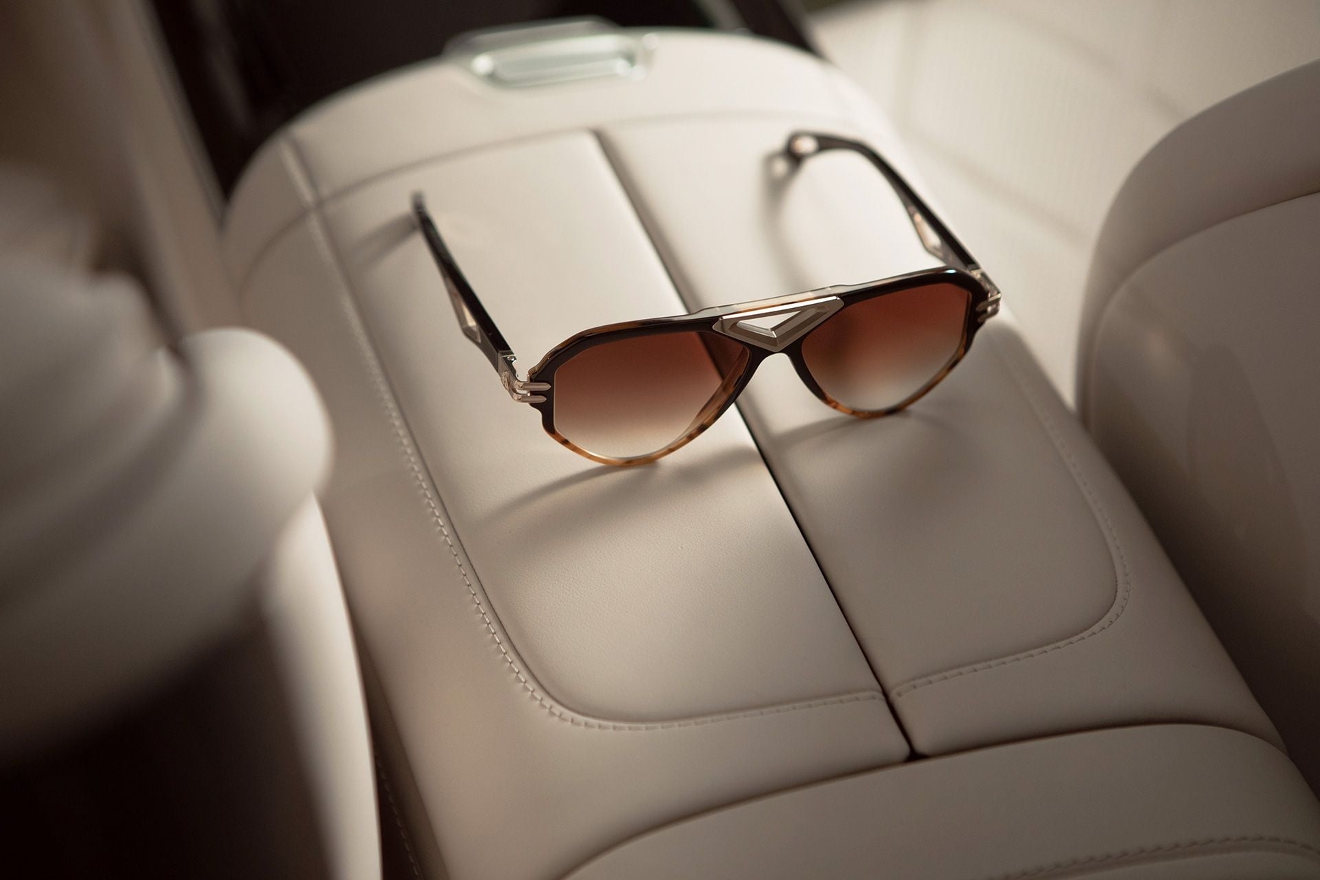 MAYBACH Icons of Luxury - History